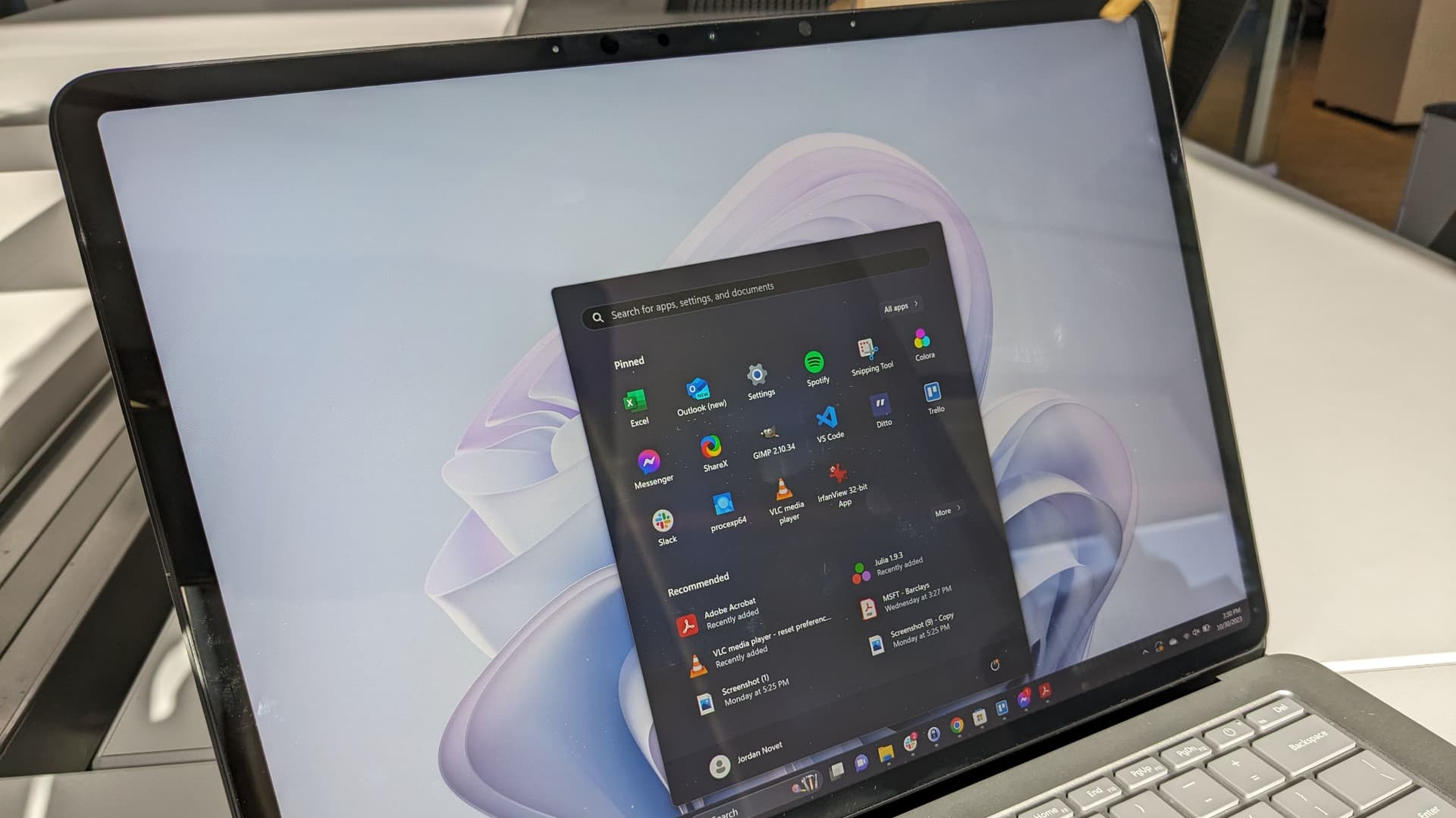 Microsoft releases big Windows 11 update with Copilot AI assistant ...